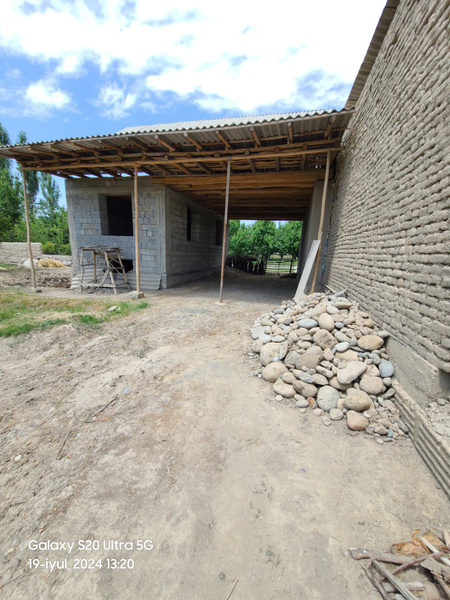 Uchastka sotiladi
