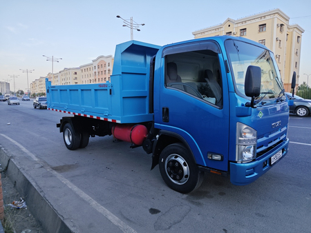 Isuzu  samosval  avtobusdan yasalgan  2013 yil kapitalniy qilingan