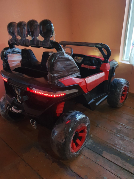 Detskiy mashinka Baggi 4×4