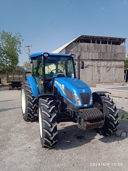 Traktor sotiladi