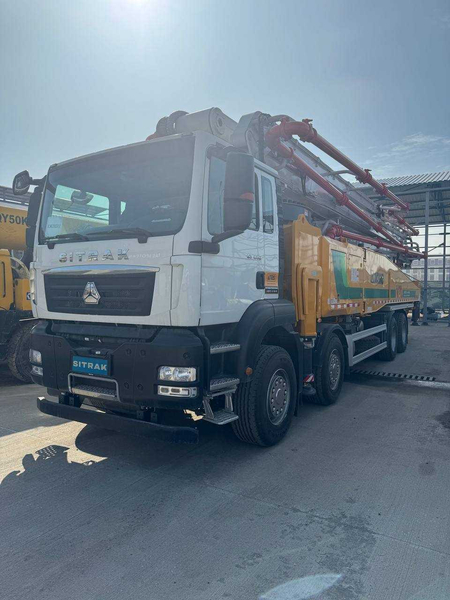Автобетононасос HOWO Howo-Sitrak/XCMG HB62V (62 метр, 8х4)