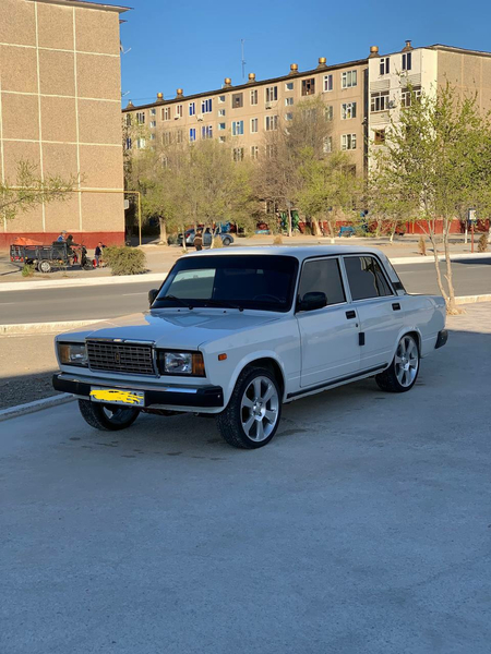 Vaz 2107 sotiladi