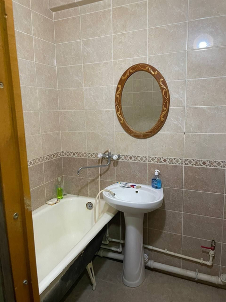 Продается 2 ком. кв. 8 эт. Трелистник 80 магазин.