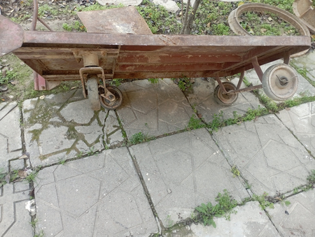 Тележка железная колесная