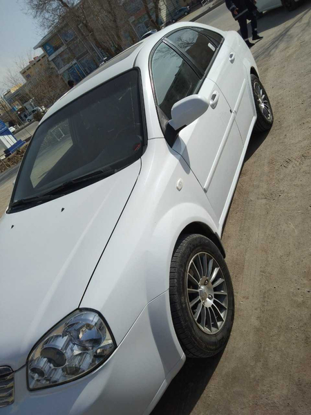Lacetti tezda sotiladi