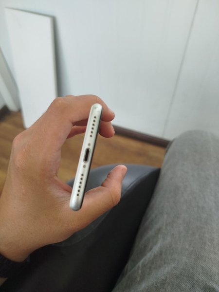 IPHONE se2020 64