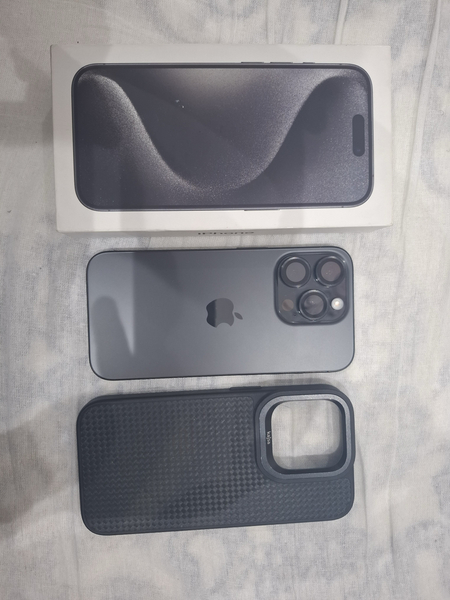 Iphone 15 pro  qora