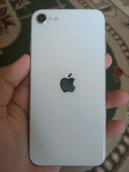 Iphone Se gen 3 (2022) sotiladi 64gb