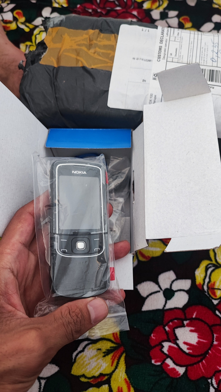 Nokia 8600 Luna  Yanggi