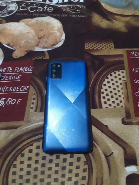 Samsung A02s shishasi singan ishlashda mommo yòq zaryad 2kunga yetadi