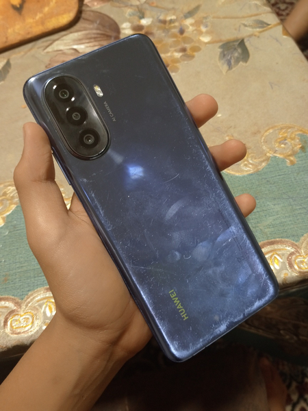 Huawei nova Y70 sotiladi