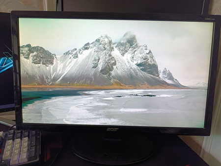 Acer 22Shirokiy monitor