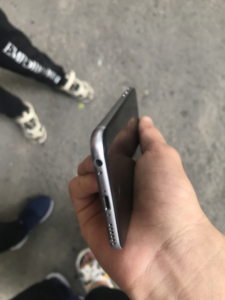 Iphone 6  srocna sotiladi