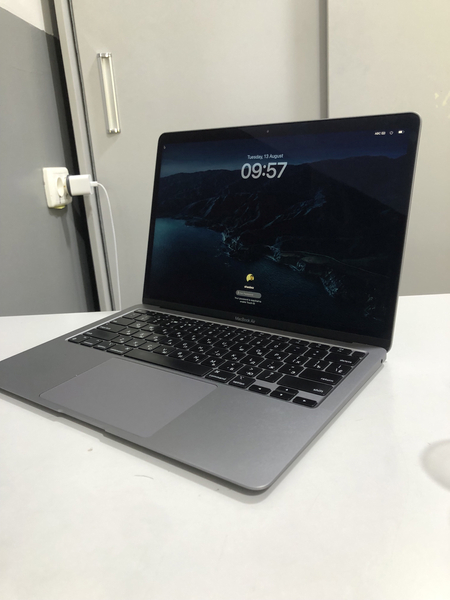Macbook Air m1 8/256 ssd 13.3 inch