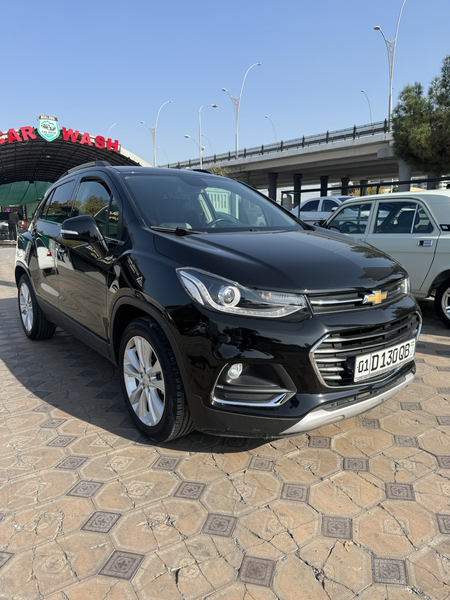 Tracker 2019 qora premier
