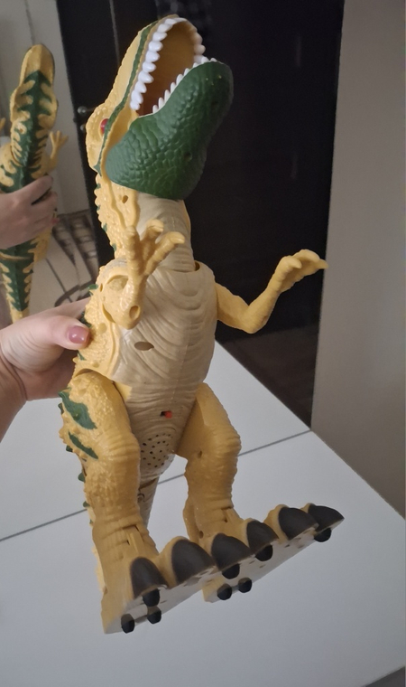 Игрушка динозавр.
