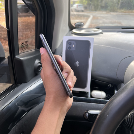 Iphone 11 64 gb karopkali ochilmagan