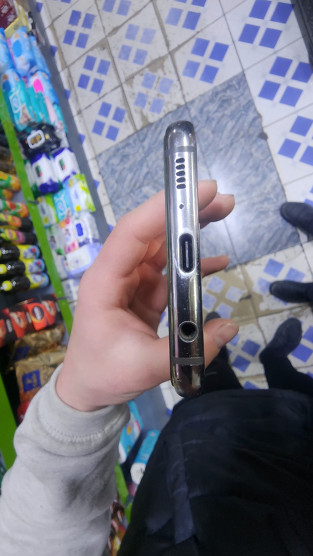 Samsung s 10 karobka yuq xotira 128g aybi yuq qotmaydi