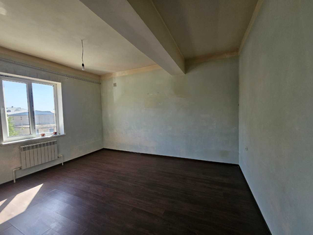 3 xonali 92m² 3-qavat sotiladi.