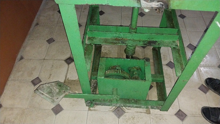 Pedalka oq qand aparat