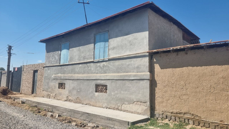 Nazarbek tarnovda 6 sotka hovli sotiladi