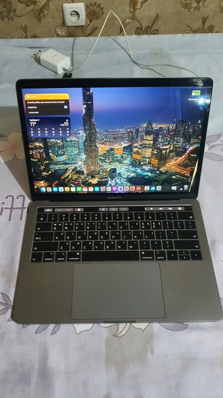 Macbook pro touch bar