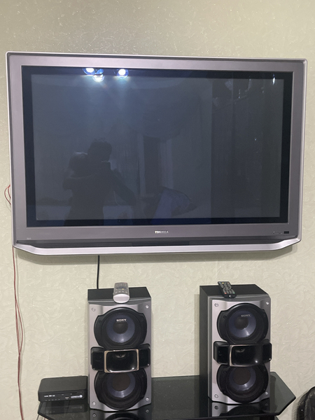 Toshiba televizor 55 sotiladi xolati zor aybi yuq narxini kelishamiz