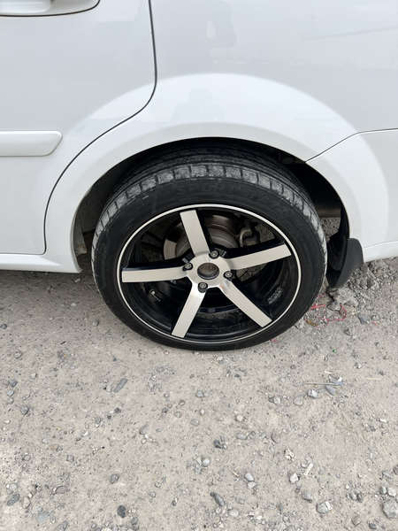 Vossen 17 diska sotiladi