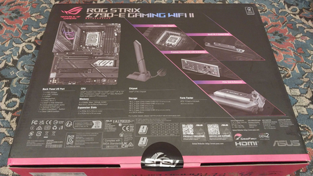 Новый, запечатанный процессор 13-го поколения Core i7 13700 с кулером.
