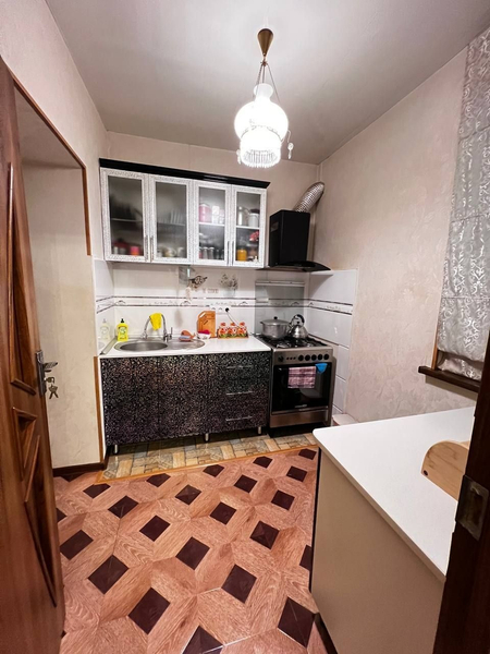 3/1/5 Буз-2,Автосалон Пойтахт, Тараканчик