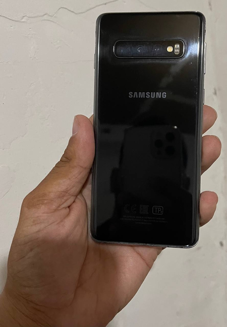 Samsung s10 sotiladi holati idial 8ga 128