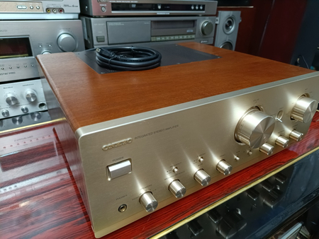 Усилитель Onkyo Integra A-927.