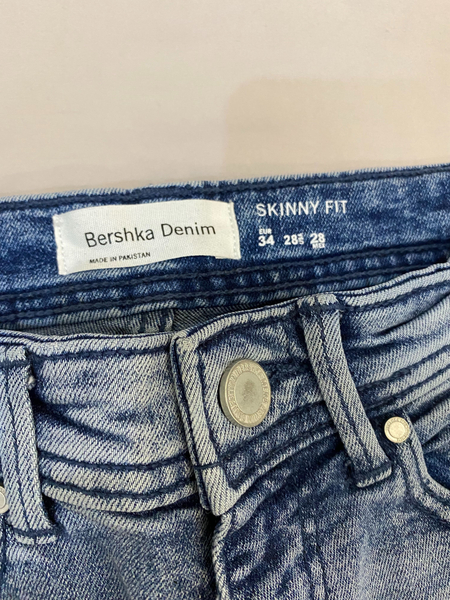Джинсы женские Bershka