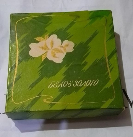 Духи разные и шкатулка