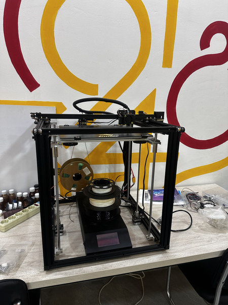 3D printer. Ender 5 plus. Holati yangi. Kami qilib beriladi