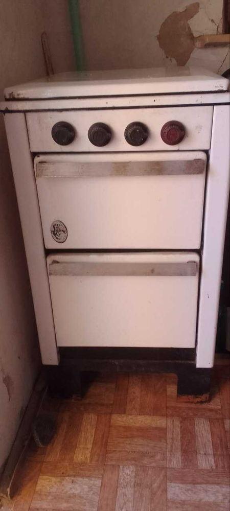 Продам газовую плиту польскую, СССР, трехкомфорочную.