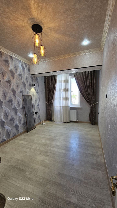 Ekskvatornida 3 xonali 3 etajdan uy sotiladi