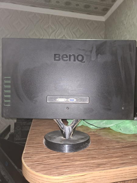 Monitor sotiladi 900