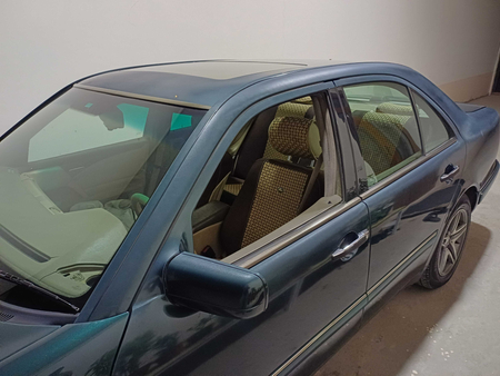 Мерседес бенц W210 Elegance. Мотор 111; 2,3 турбо компрессор; 1997 год
