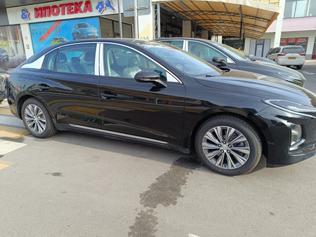 Hongqi E-QM5 8000$ srochna srazu olib chqib ketas