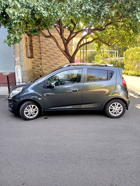 Spark avto mashina sotiladi