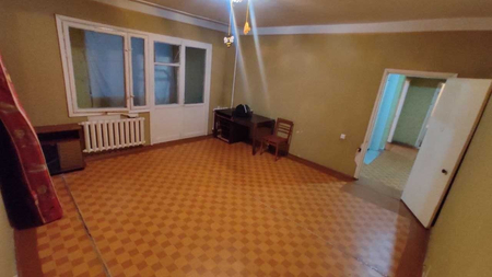 Продается 2/4/9 на ул.Сайрам , ориентир 71 школа ( Общий коридор )