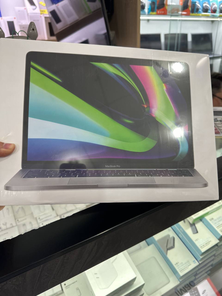 Продается MacBook 13.3 inch M2 2022 года