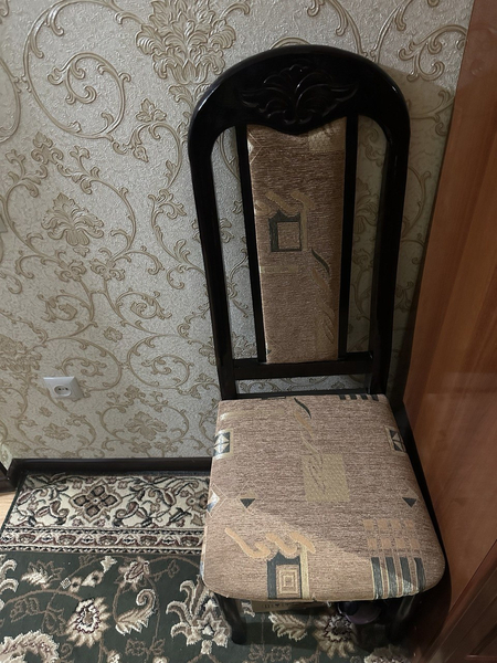 Продам стол и 12 стульев