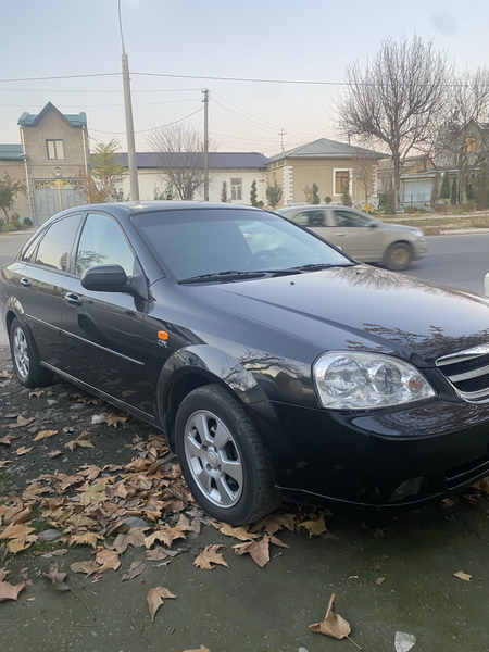 Lacetti sotiladi 2011