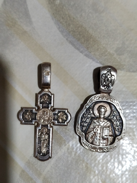 Продается серебряный крест и подвеска