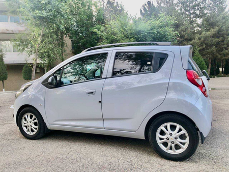 Prodaetsya Chevrolet (SPARK) 4full pozitsiya 2019g beliy 73000 probeg