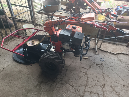 Motoblok  ut uradgan rotri bor yengi  17 ta ot kuchi bor
