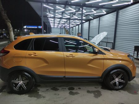 Lada xray cross zalatistiy oxiristiy