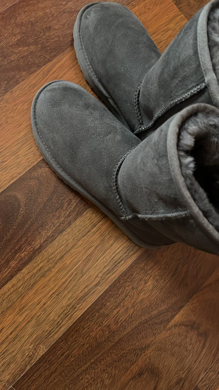 продаются женские сапоги UGGS настоящие 37,- 39